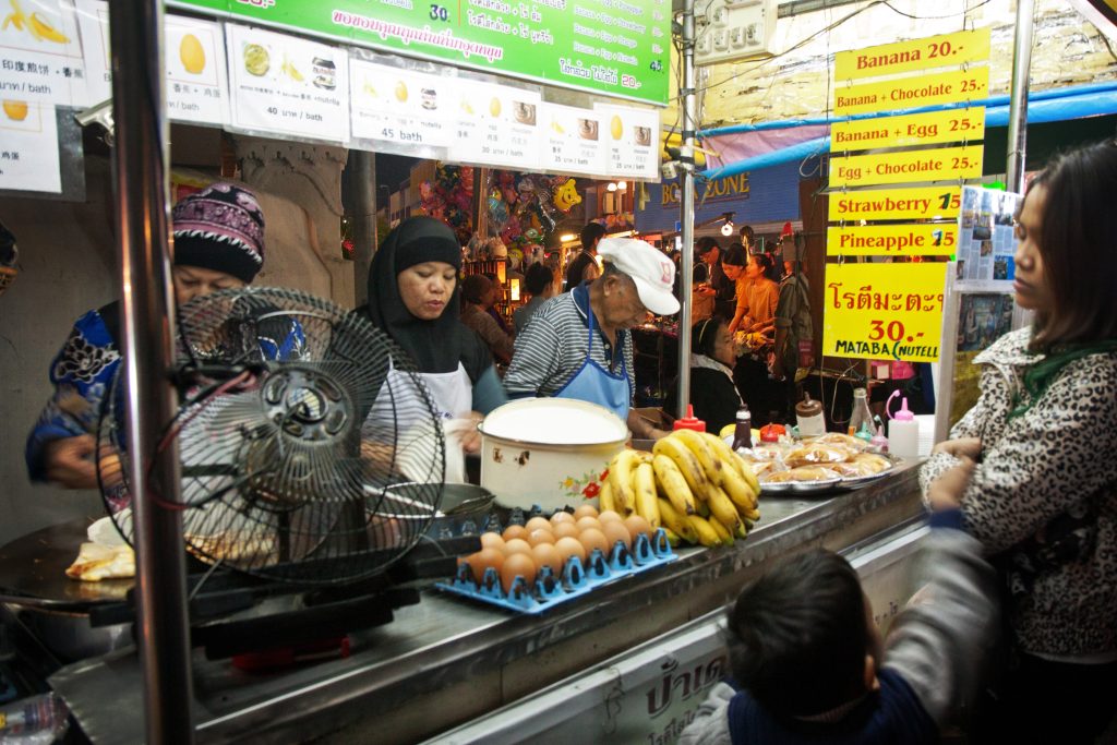 Chiang Mai Gate Market Guide: South Gate Street Food and Night Timing ...